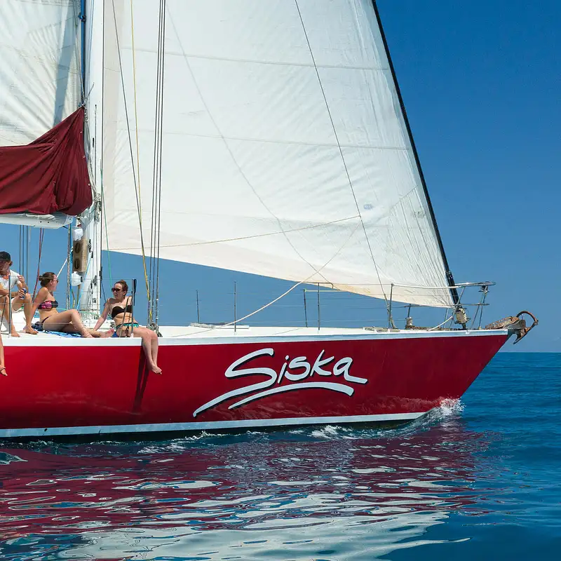 Siska Whitsundays Overnight 2 Day 1 Night Sailing Tour | Backpacker Deals